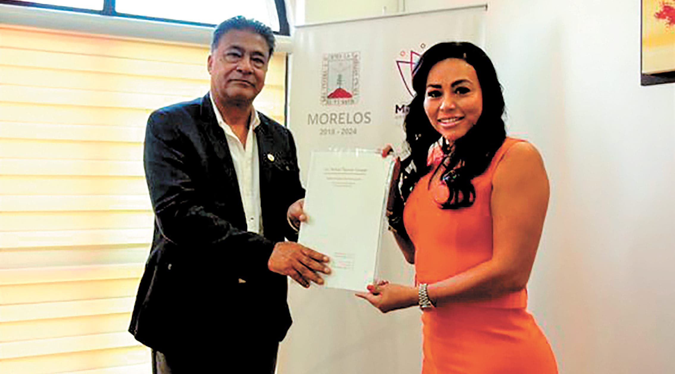 Entregan escrituras al IEBEM | Noticias | Diario de Morelos