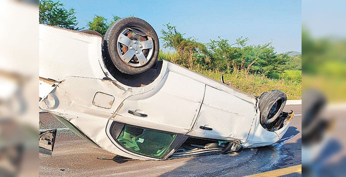 Acaba un auto volcado en la autopista Siglo XXI | Noticias | Diario de ...