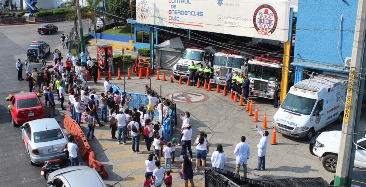 Aplauden a los héroes de CIVAC, Jiutepec; llevan apoyos a bomberos ...