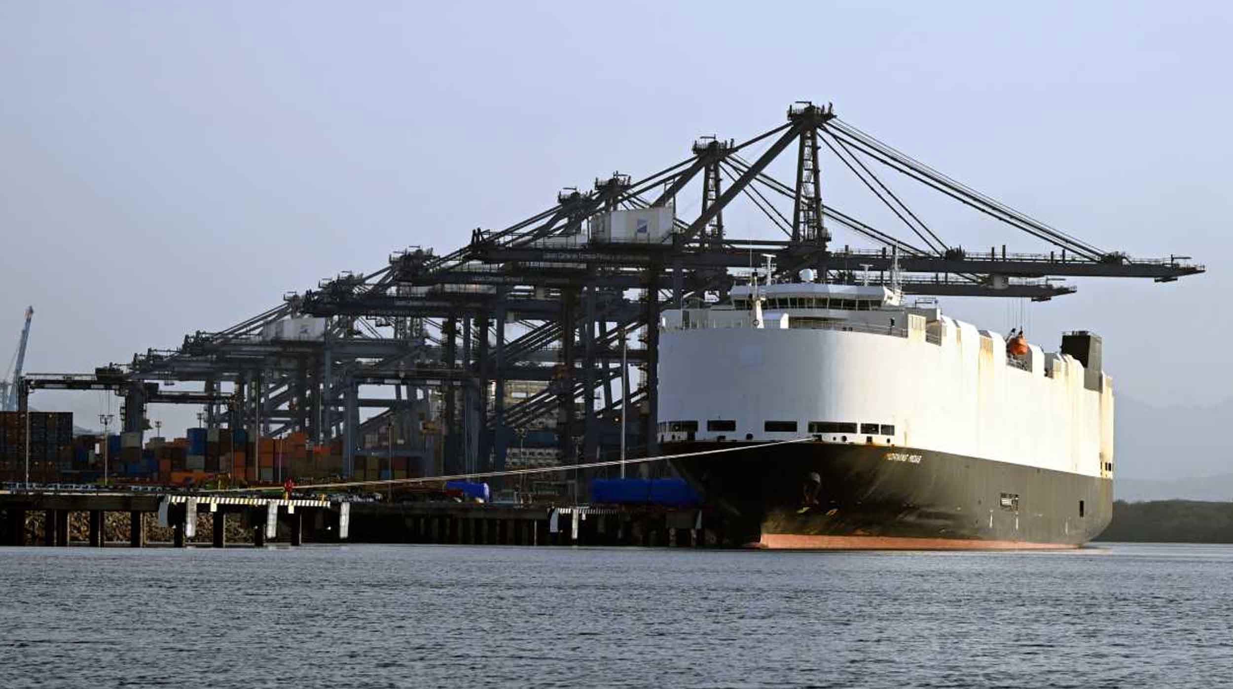 Buque con 3 mil autos se incendia en el Pacífico rumbo a México ...