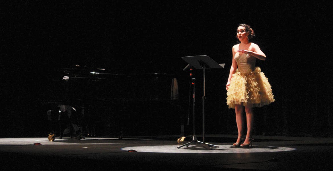 Alejandra Caletti ofreció un bello recital navideño en el Teatro Ocampo ...