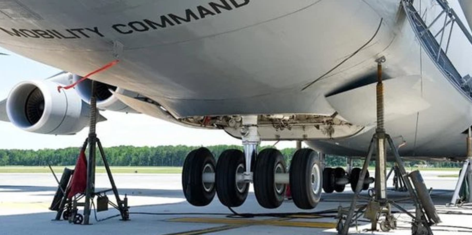 Llantas de avión explotan en vuelo con mas de 100 pasajeros a bordo, así sucedió | Diario de ...