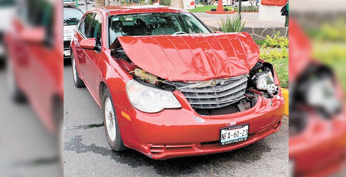 Destroza su coche al chocar contra camioneta en Cuernavaca | Diario de ...