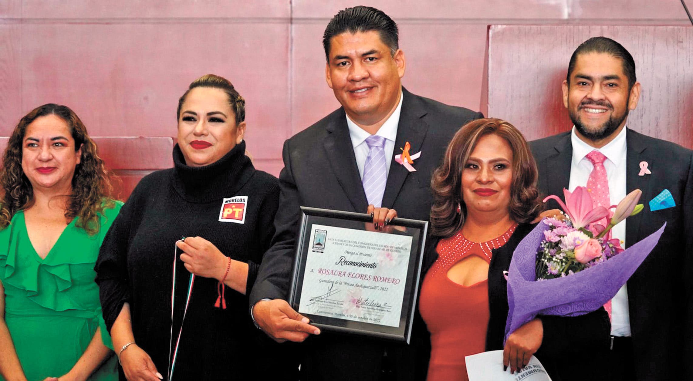 Entregan Presea Xochiquetzalli a Rosalba Flores | Noticias | Diario de ...