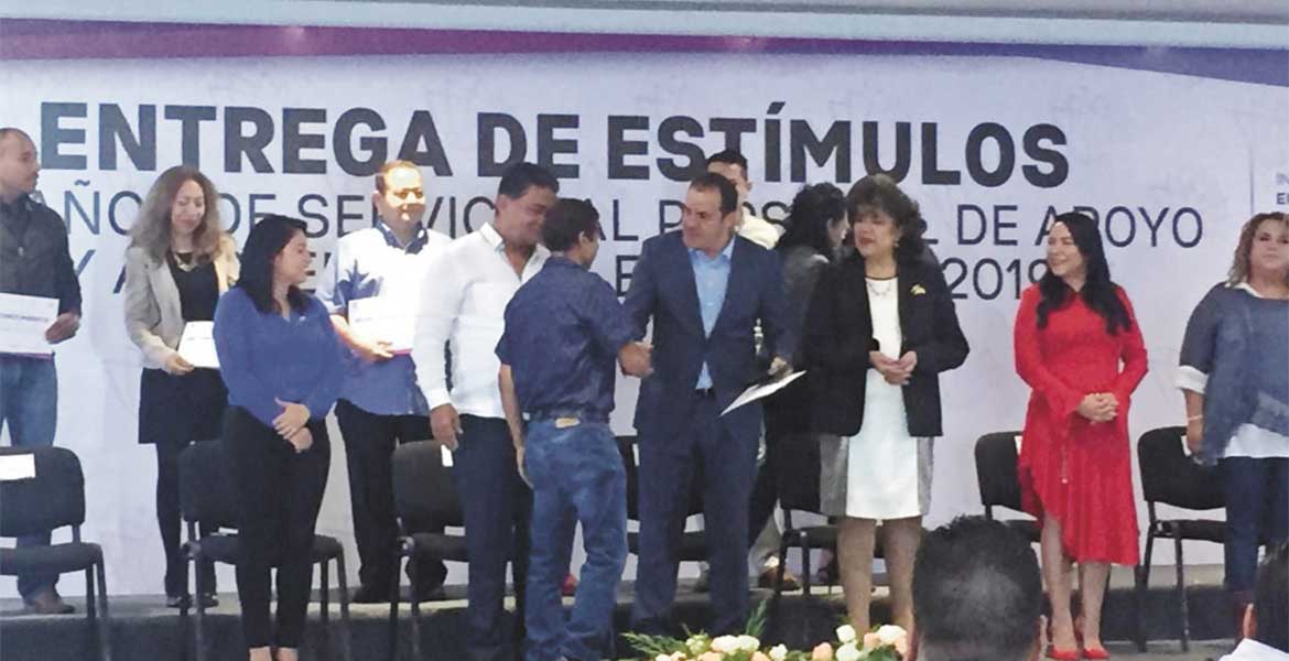 Estimula Ejecutivo a personal del IEBEM | Noticias | Diario de Morelos