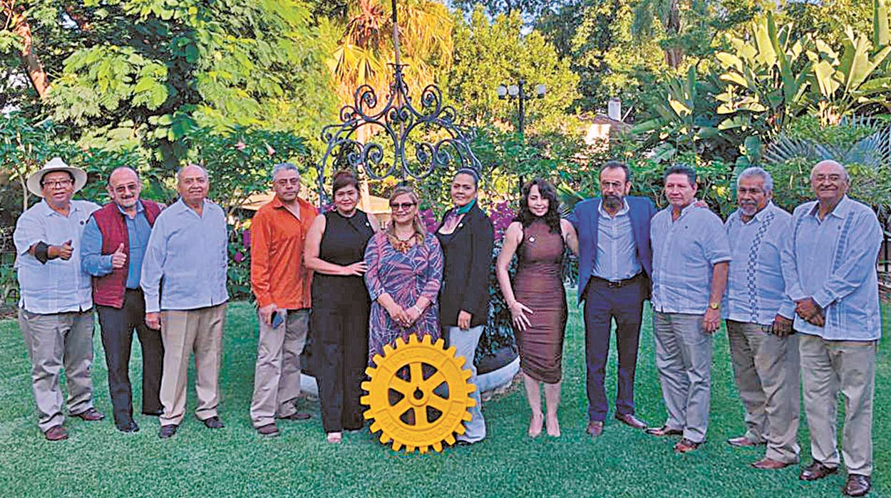 Lleva a cabo Club Rotario Internacional Ceremonia de Abotonamiento ...