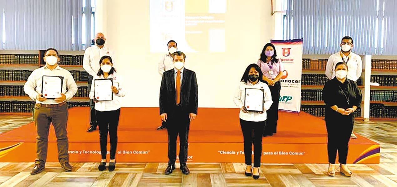 Reciben certificaciones en Upemor | Diario de Morelos