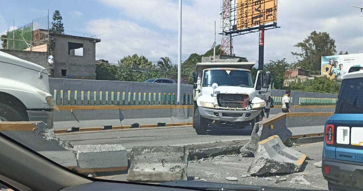 Choque en el Paso Exprés provoca caos vial en Cuernavaca
